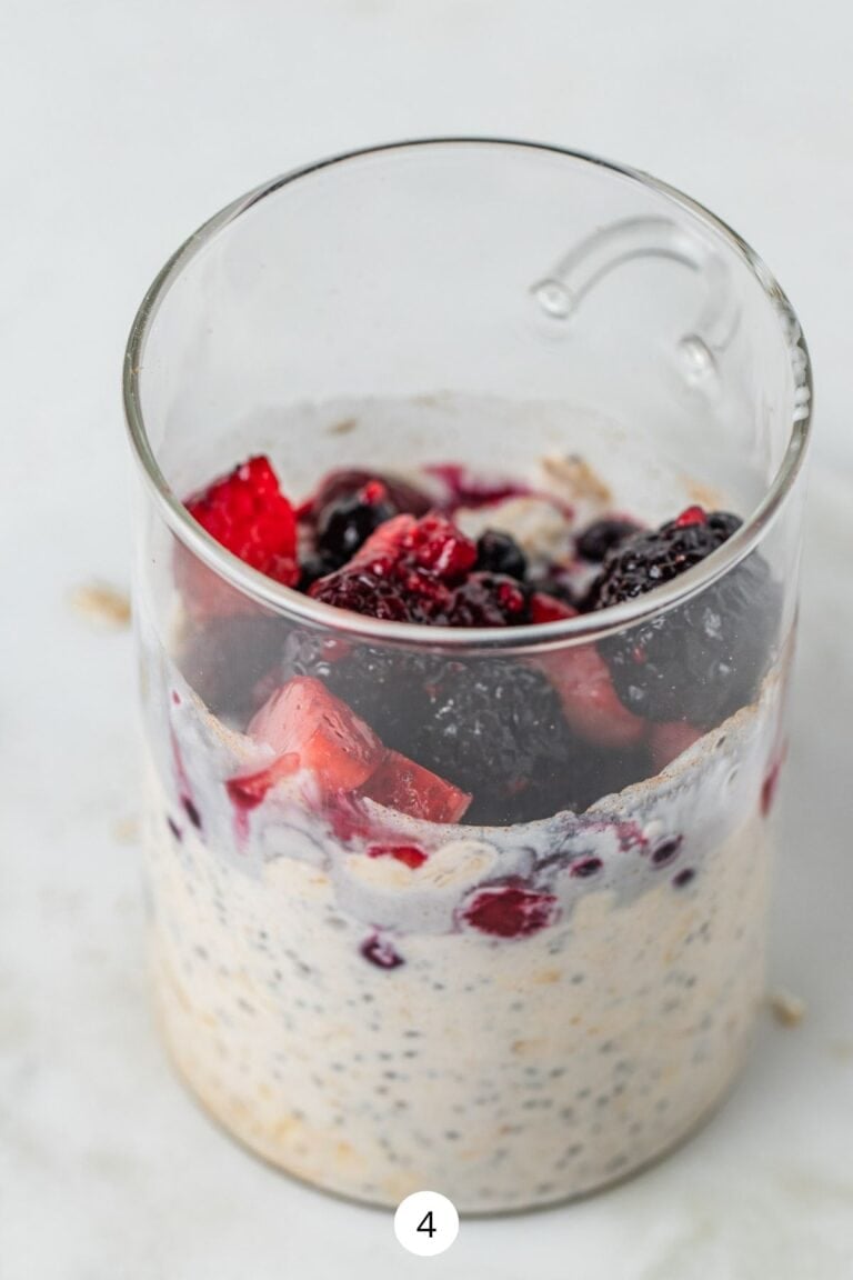 Easy Overnight Oats with Frozen Fruit - The Frizzled Leek