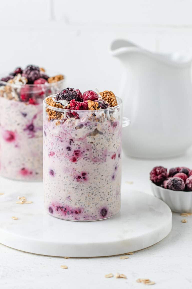 Easy Overnight Oats with Frozen Fruit - The Frizzled Leek